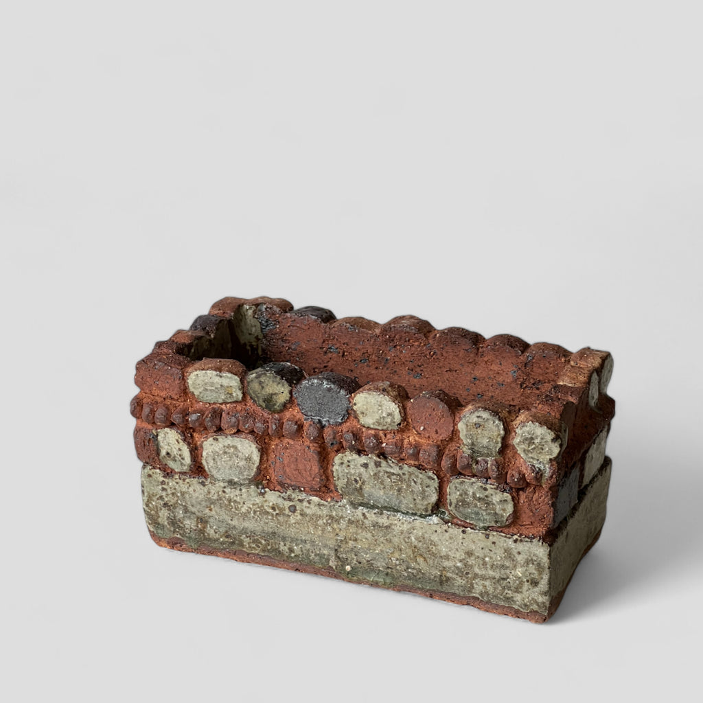 a brick-shaped box – Volume ceramics